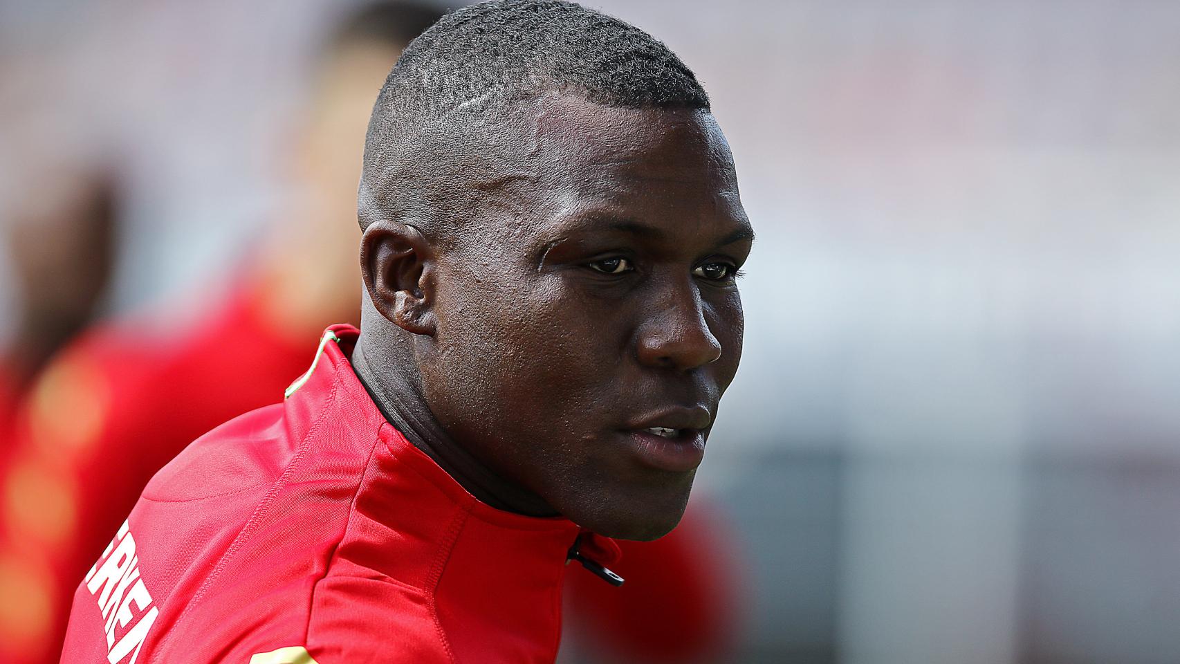 La nueva vida de Royston Drenthe lejos del fútbol: ayuda a personas que ...