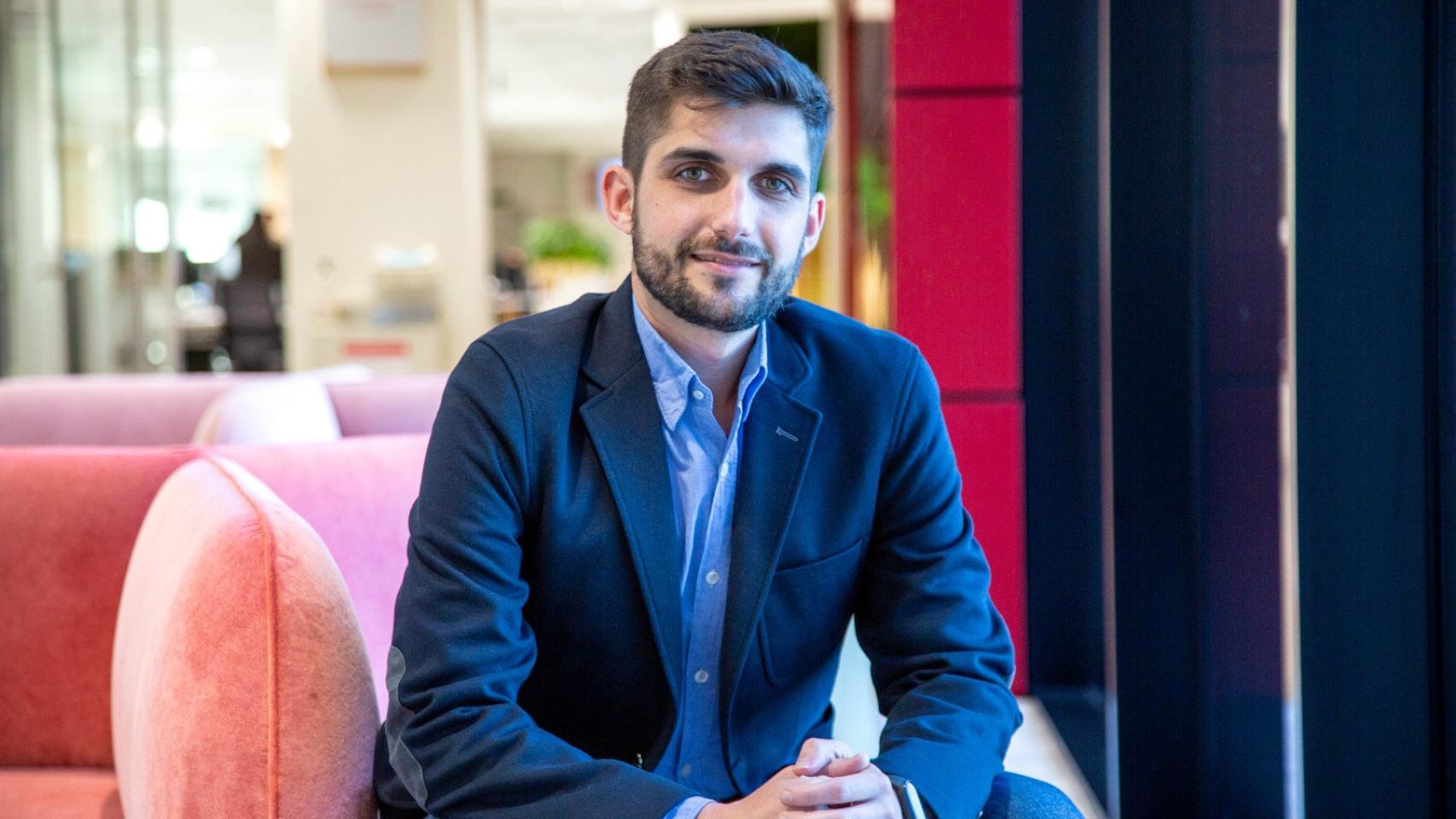 Las empresas buscan trabajadores como Miguel, Paula y Alberto: los ...