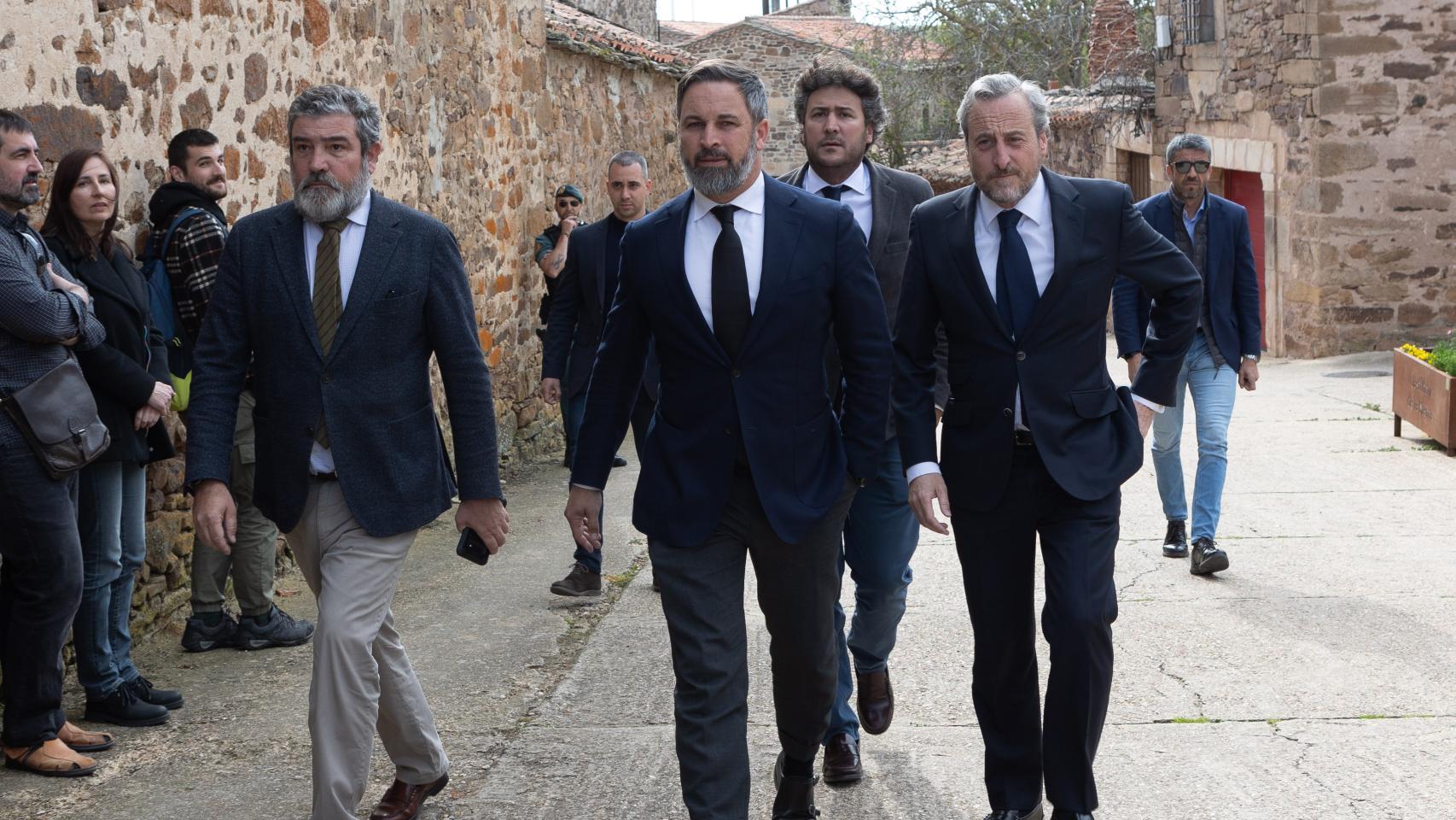 Tamames, Abascal y Aitana Sánchez-Gijón arropan a la familia de Sánchez ...