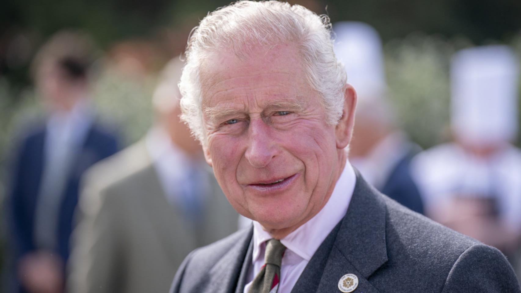 El rey Carlos III es más rico que Isabel II: su fortuna, de dónde ...