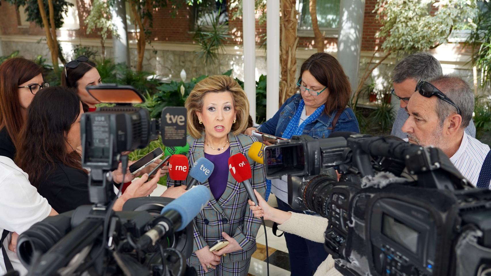 Los sindicatos abandonan la Mesa Sectorial de Sanidad y la Junta se ...