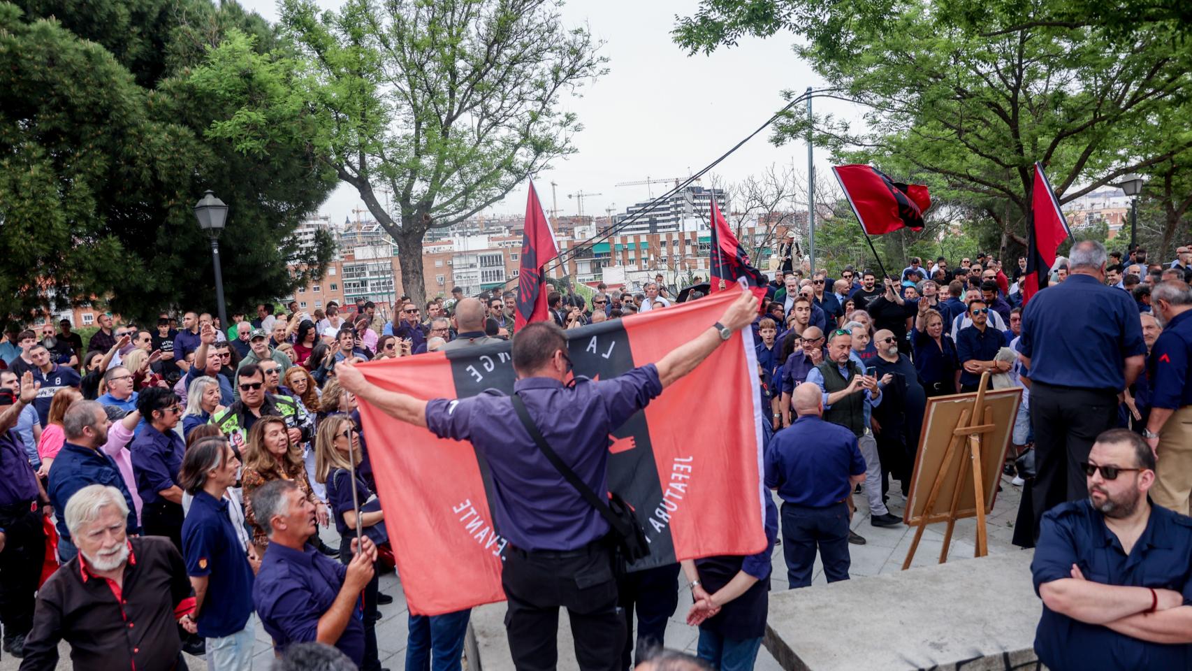 Centenares de falangistas homenajean a Primo de Rivera en Madrid tras ...