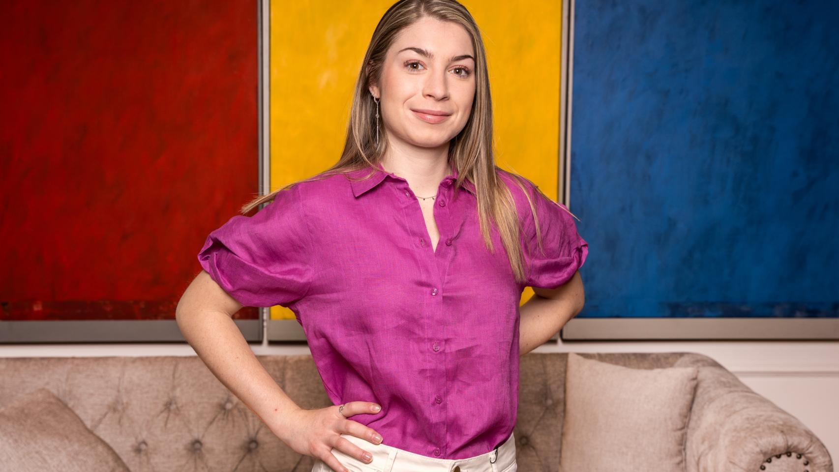 La madre rumana que colgó la toga para ser limpiadora y cartera por un ...