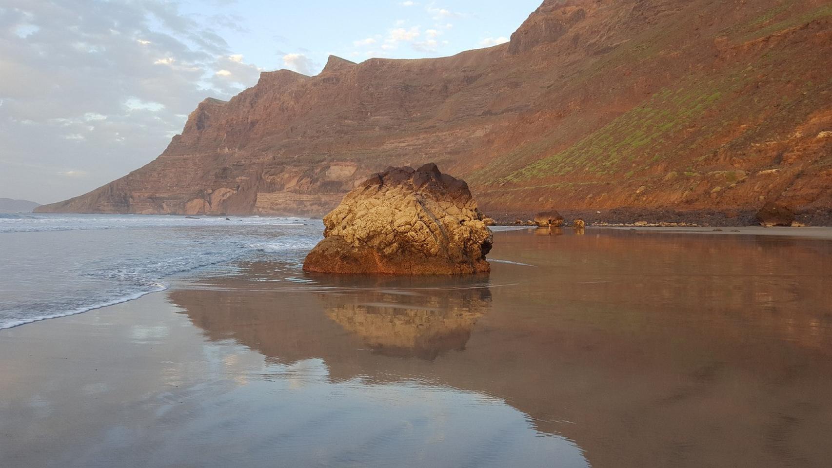 Una de las islas más fascinantes de Canarias: Lanzarote, más allá de un ...