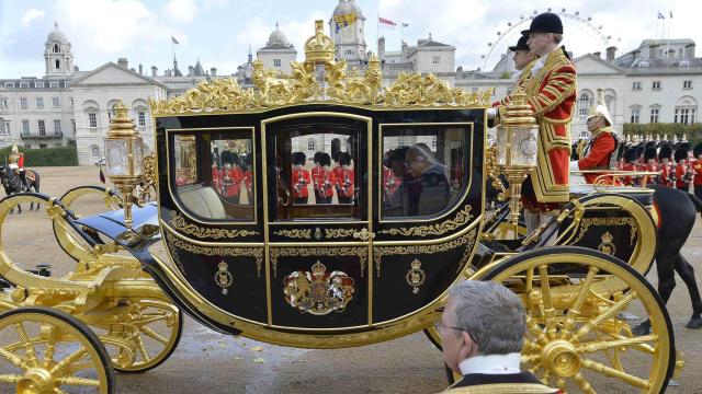 Oro parece; madera es: los secretos del carruaje de Carlos III en su ...
