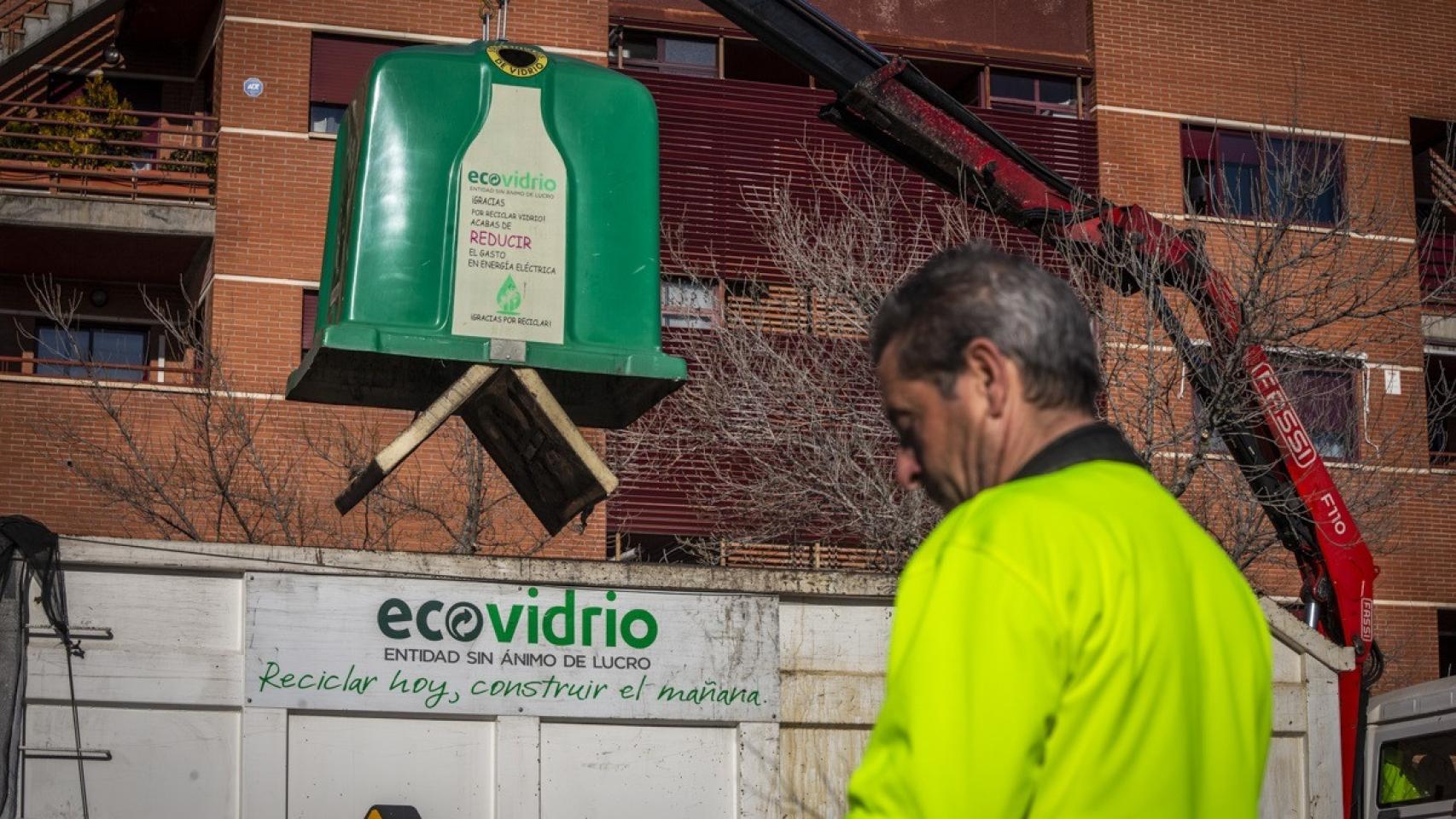De la 'Operación vidrio' al iglú verde: el sistema de reciclado español ...