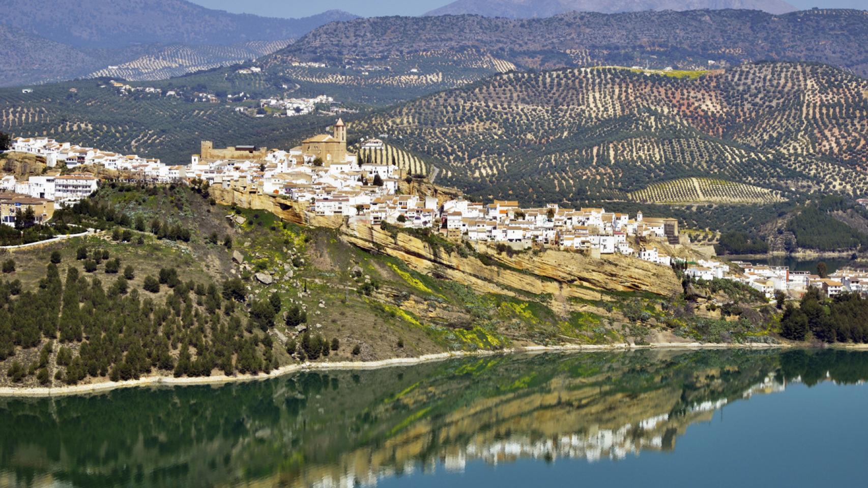 Este pueblo del sur de España es uno de los más bonitos, según National ...