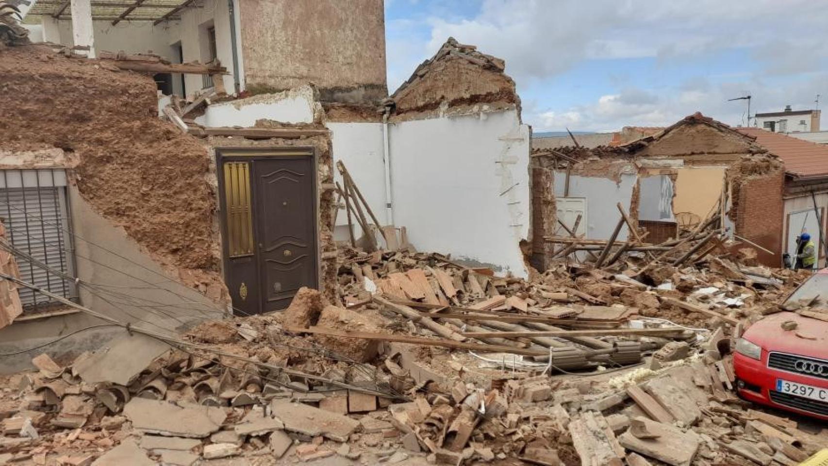 Dos viviendas se derrumban en Puertollano con sus vecinos dentro