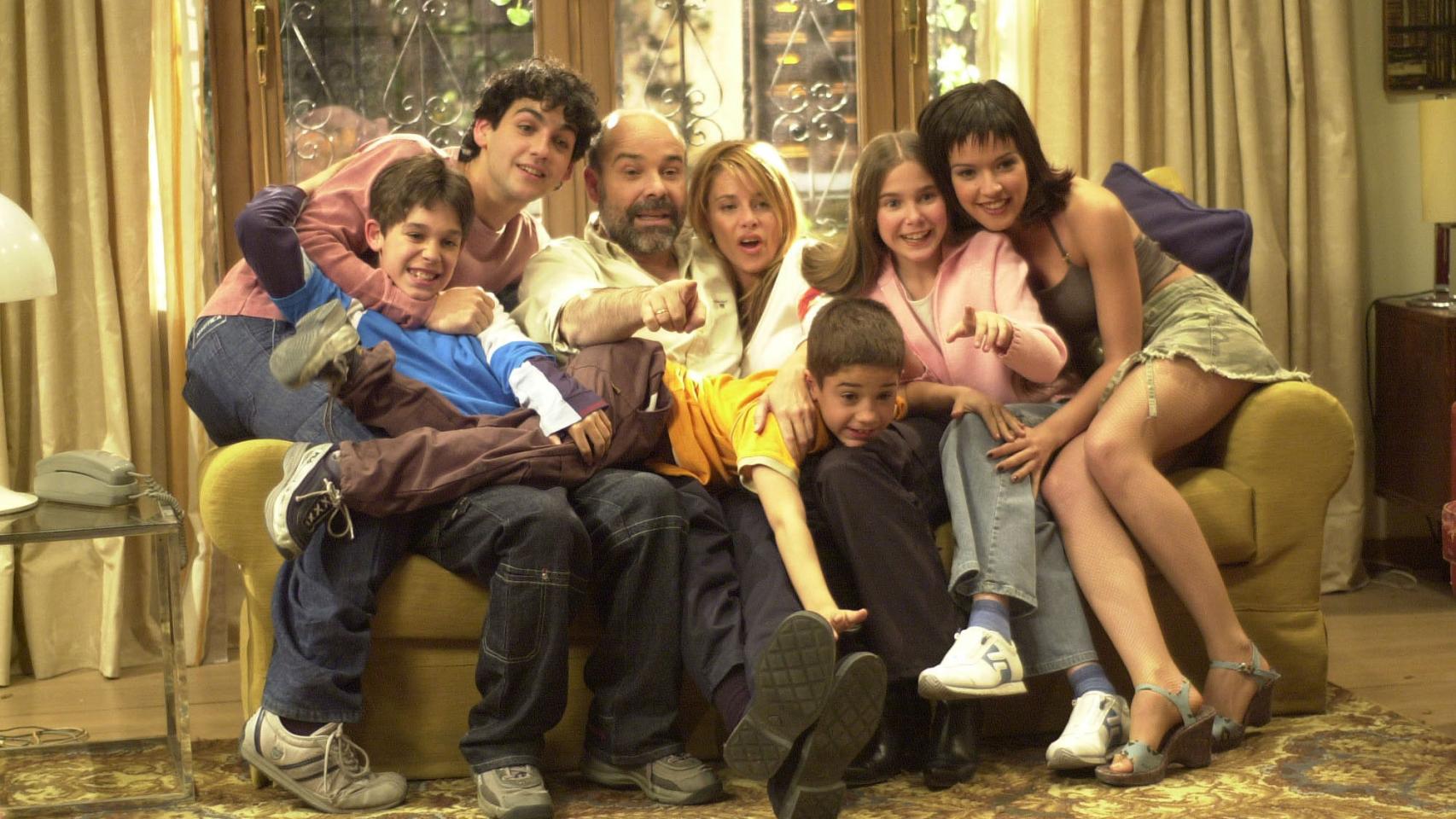 La vida de Víctor Elías, el más gamberro de 'Los Serrano' que ahora actúa con Ana Guerra y Taburete