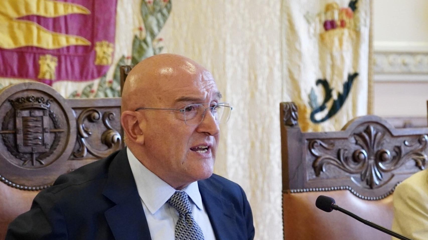 Carnero renuncia a su sueldo de alcalde de Valladolid y cobrará del Senado