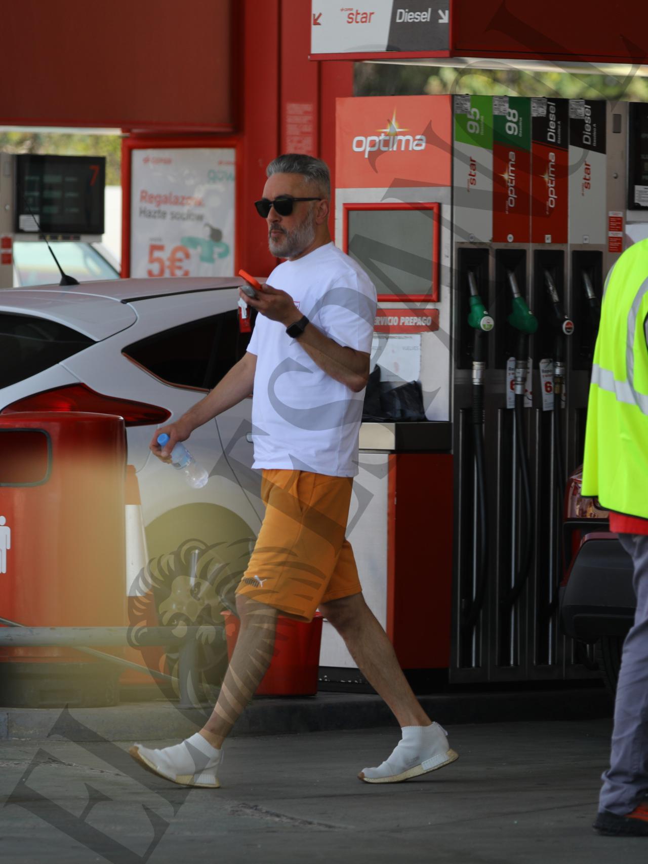 Primeras fotos de Kiko Hernández y Fran Antón tras anunciar su boda: en el aeropuerto y muy ...