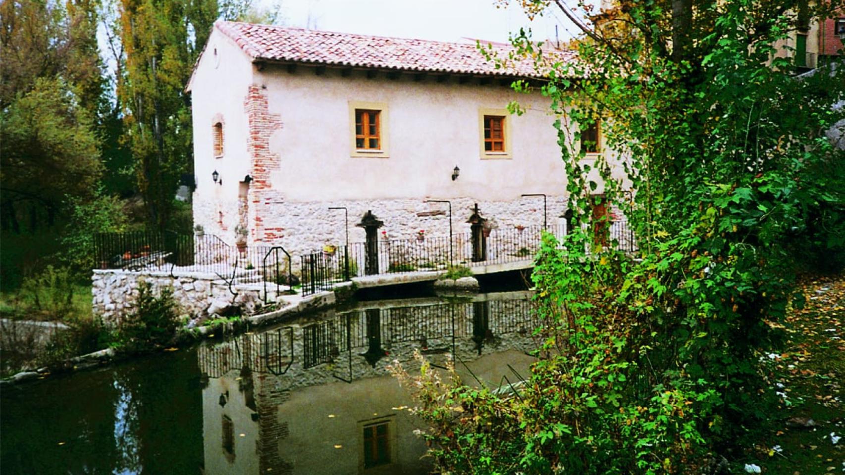 De molino del siglo XVI a espectacular asador: el mejor lechazo en horno de leña se hace en un ...