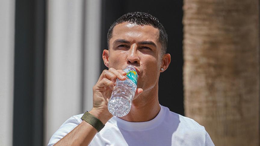 El agua de Cristiano Ronaldo que arrasa en TikTok: "Sólo me dejaron ...