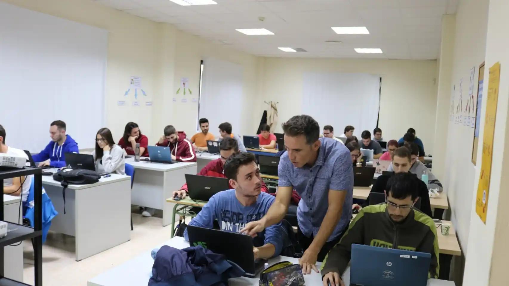 La FP Dual se dispara en Galicia con 1.800 plazas el próximo curso: nuevos ciclos con más salidas