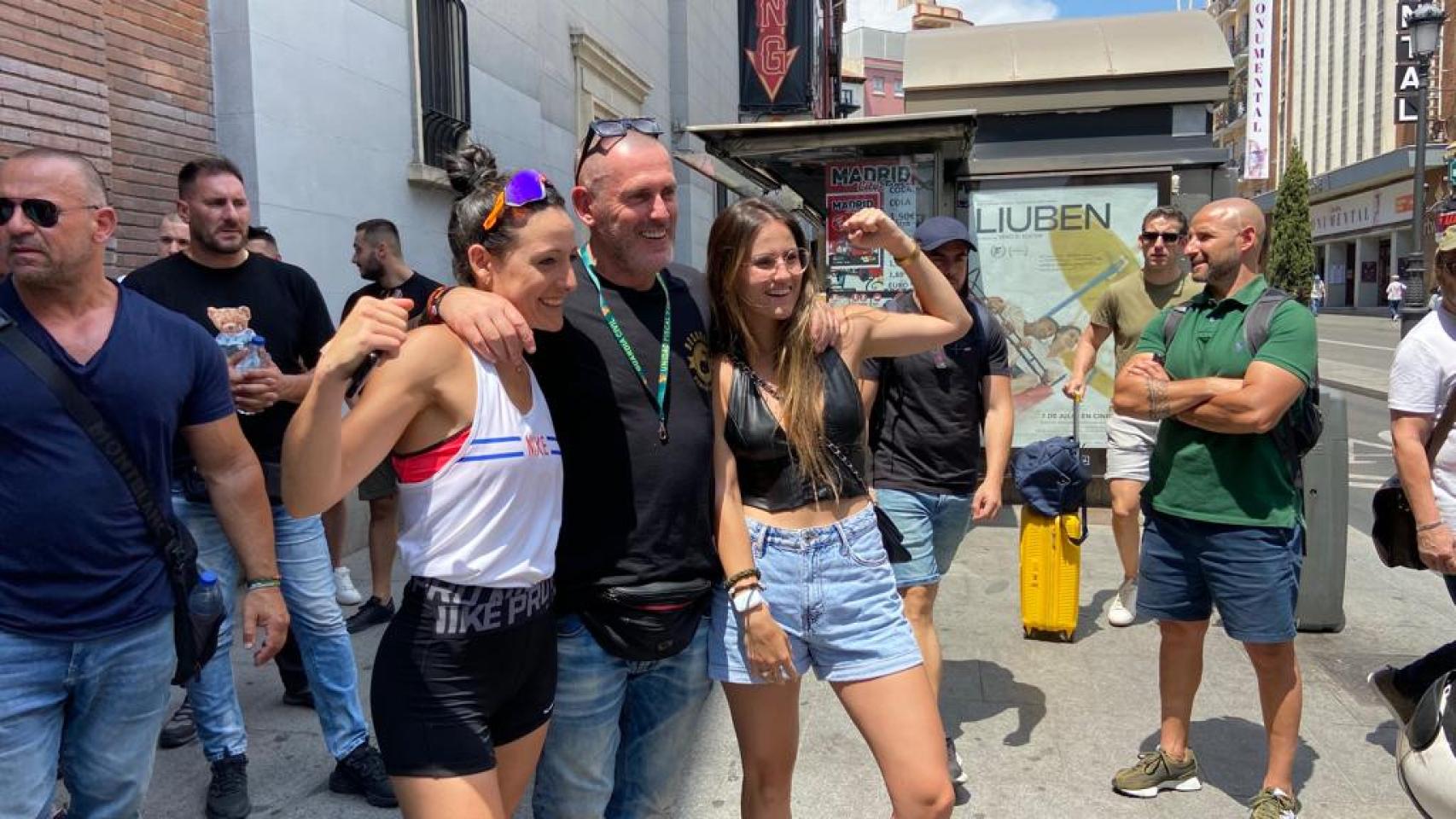 El 'ejército de camisas negras' con el que Dani Esteve, líder de ...