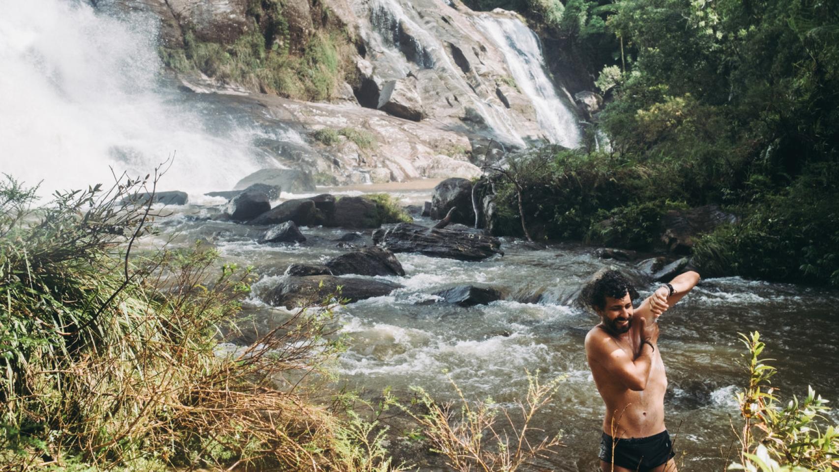 Qué precauciones tomar si vas a bañarte en un río, un embalse o una poza