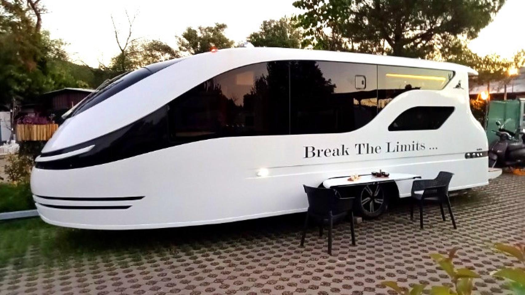 La caravana que se transforma en minicasa flotante: el plan definitivo ...