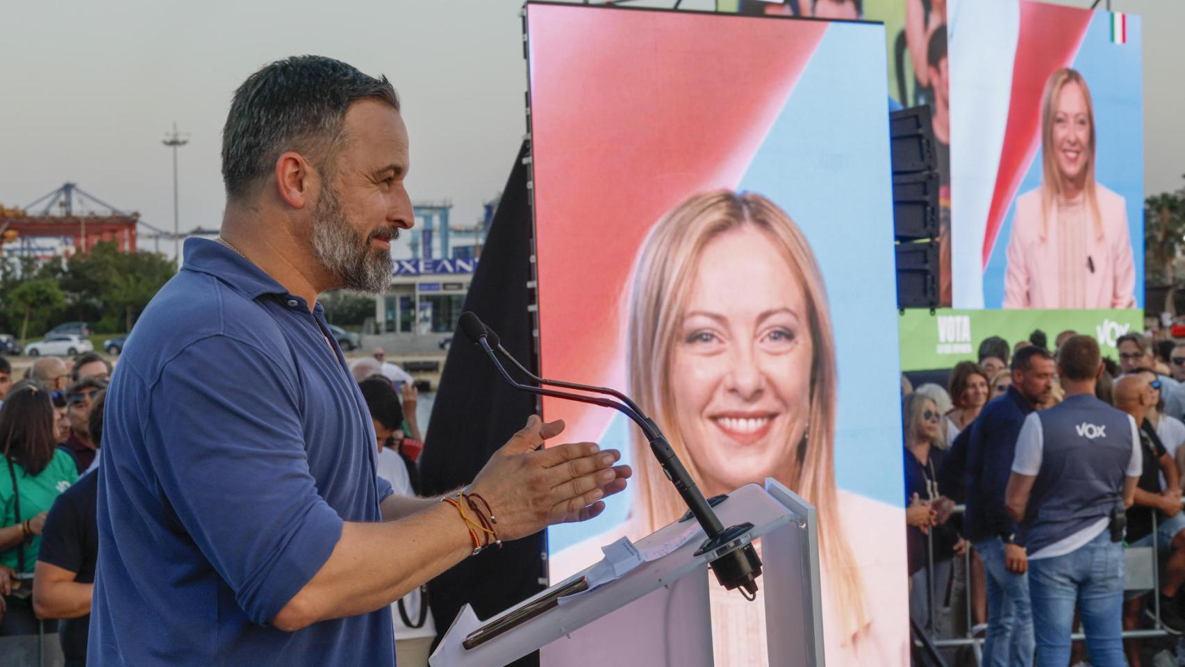 Giorgia Meloni arropa a Abascal en un acto de Vox en Valencia: "Ha ...