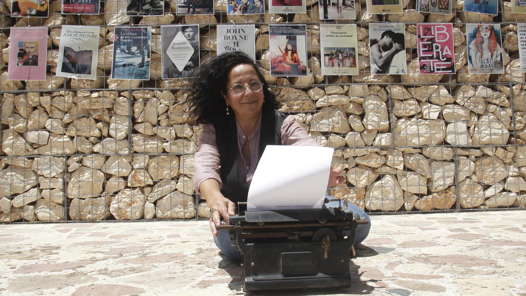 Inma Serrano, la cantautora que colecciona máquinas de escribir ...