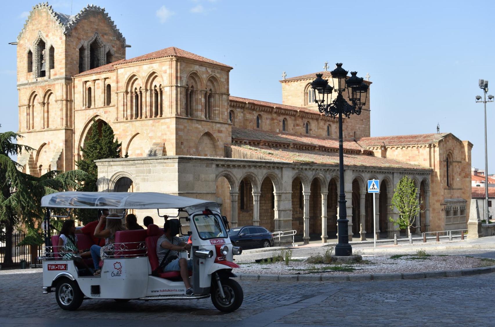Se llama tuk tuk y ya circula por Castilla y León: descubre qué es y ...