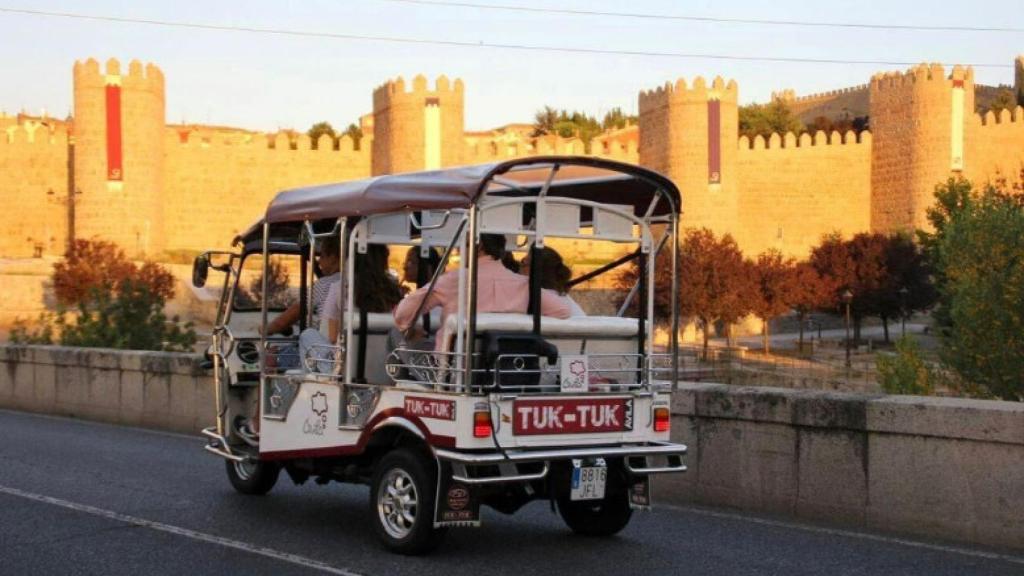 Se llama tuk tuk y ya circula por Castilla y León: descubre qué es y para qué se utiliza