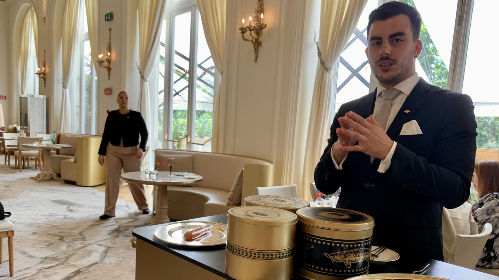 Así es el impecable servicio del caviar en Deessa, el cuartel de Quique ...