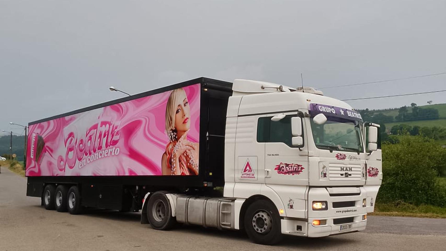 La Barbie acordeón existe y tiene una banda musical en Asturias: la ...