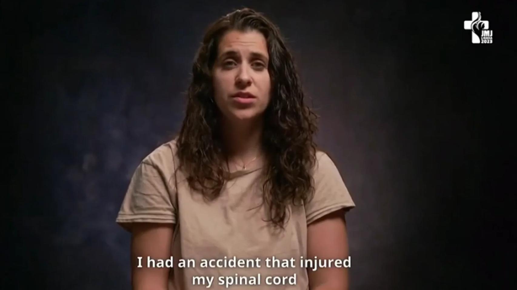 La reconciliación de Ester con Dios en la JMJ: en silla de ruedas por ...