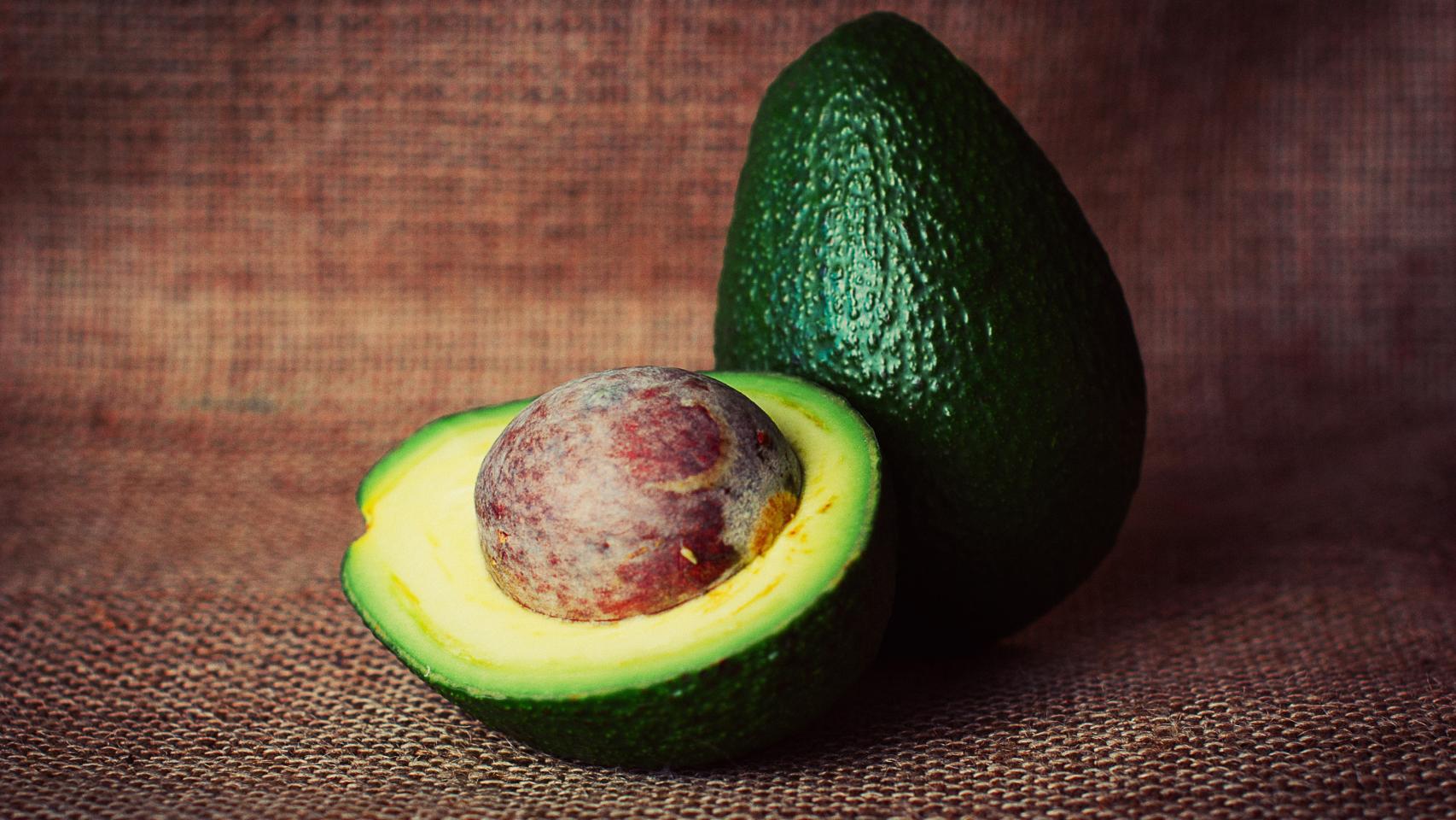 No tires el hueso del aguacate: es la parte con más nutrientes y así ...