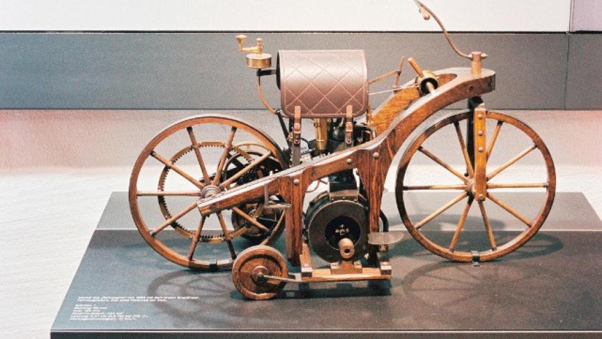 Esta fue la primera motocicleta de la historia del mundo: su origen se ...