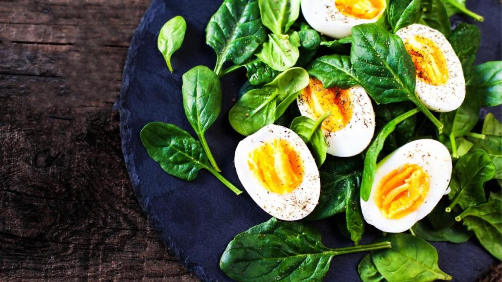 4 recetas de ensaladas con huevo que son perfectas para después de un ...