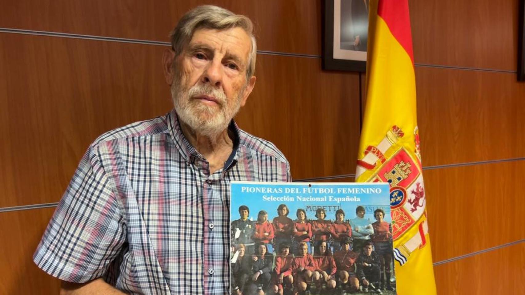 Rafael Muga organizó en 1970 el primer partido de fútbol femenino: "Al ...