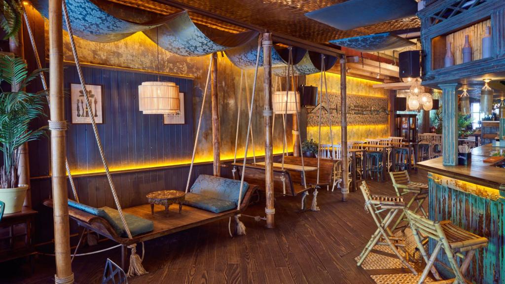 El chiringuito de Chueca con arena de playa, mambo y DJ donde bailar ...