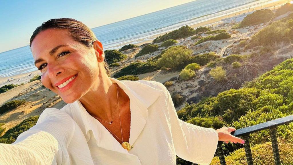 Nuria Roca arrasa con la camiseta que más favorece: está rebajada y es ...