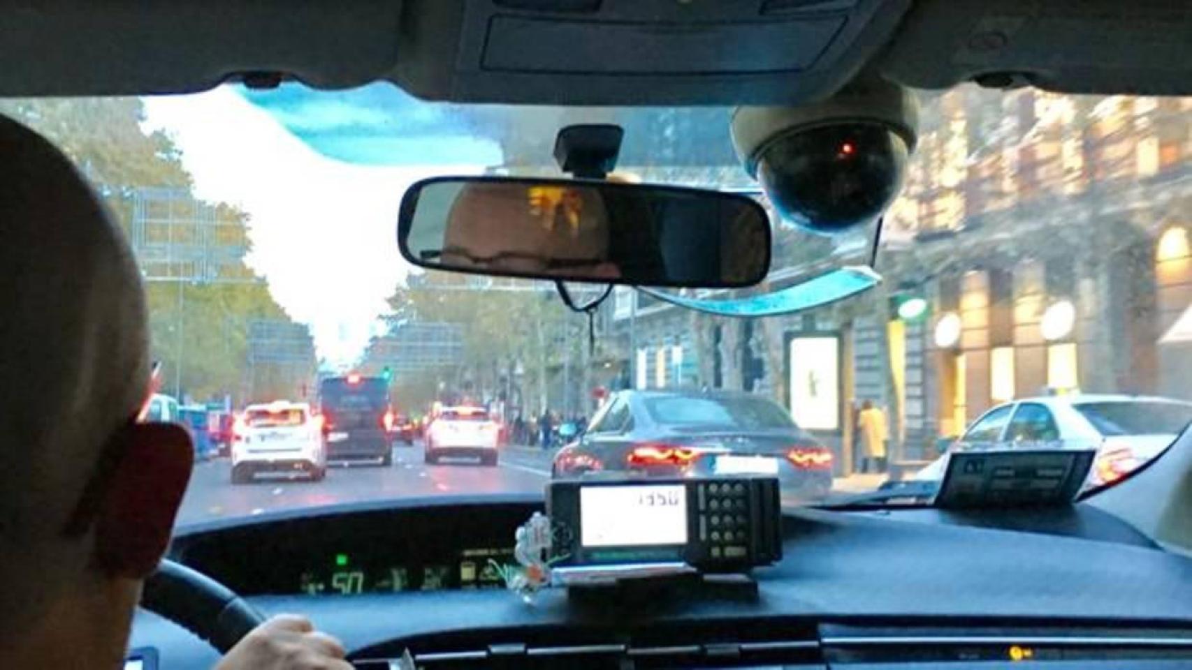 Detenidos por robar 500 euros y las tarjetas a un taxista de Alicante ...