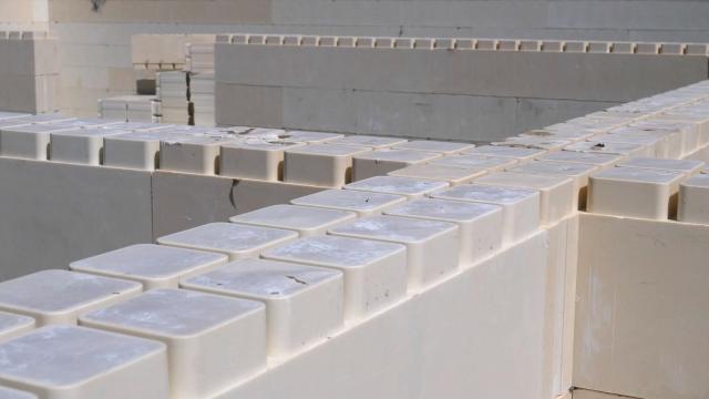 El ladrillo que cambiará la construcción: resistente, más ligero y ahorra trabajo a los albañiles