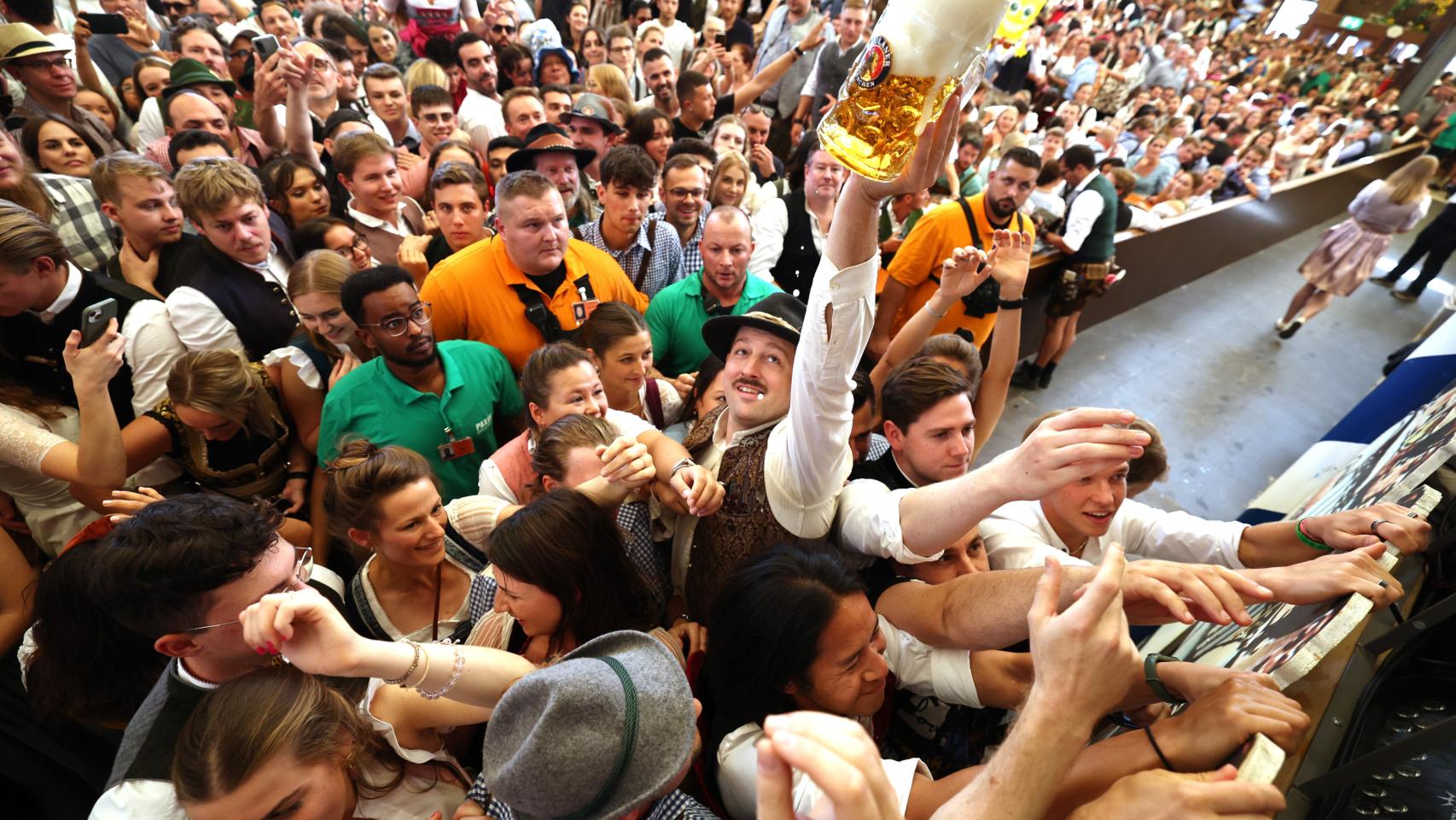 Del Oktoberfest al Pozalfest: fiesta a ritmo de salchicha y cerveza ...