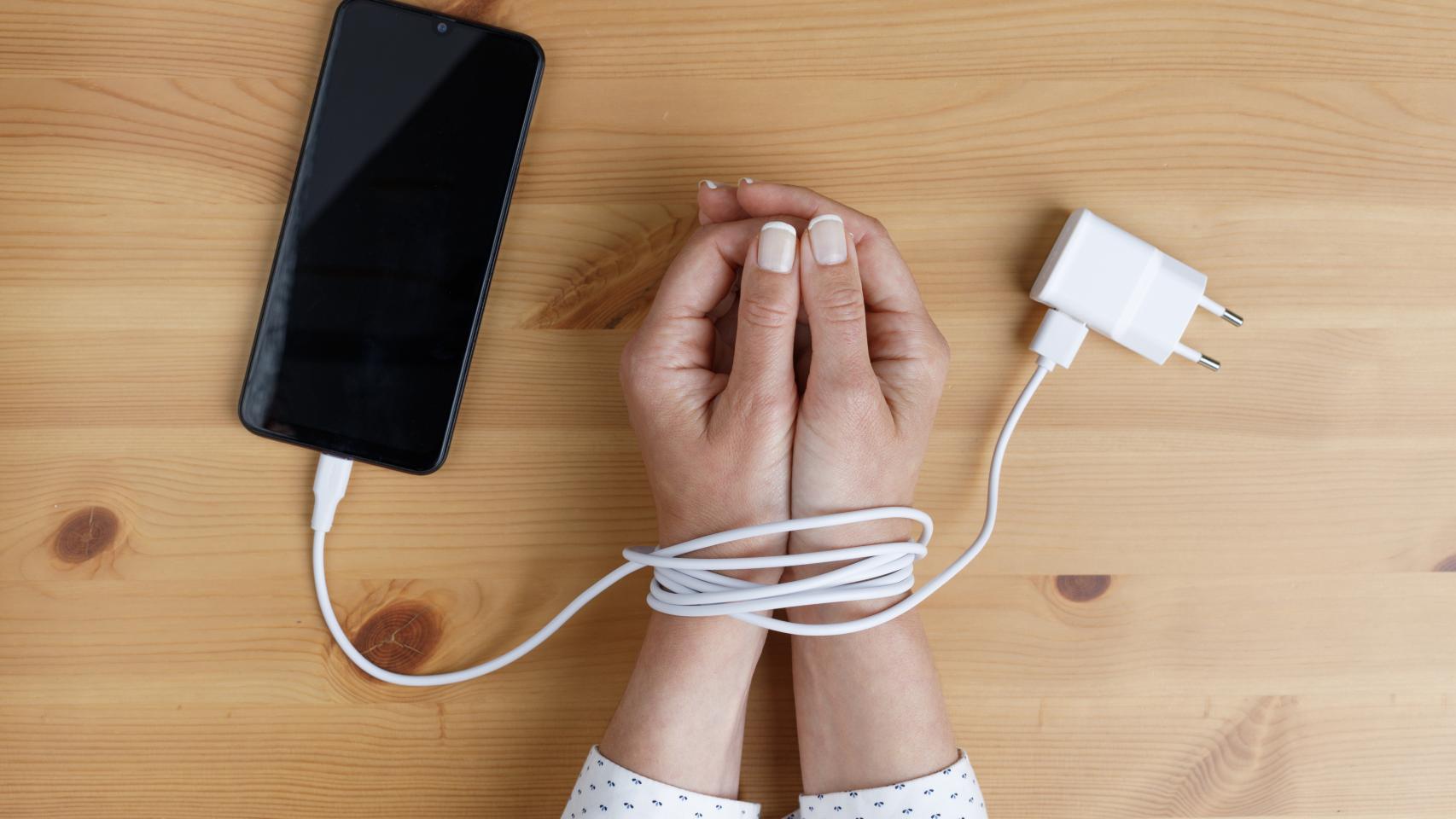 ¿En qué puede derivar una adicción al teléfono móvil? Conoce la ...