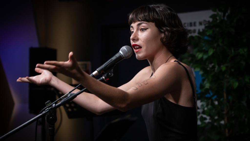 Elsa Moreno gana el V Premio Nacional de Poesía Viva #LdeLírica de Ámbito Cultural