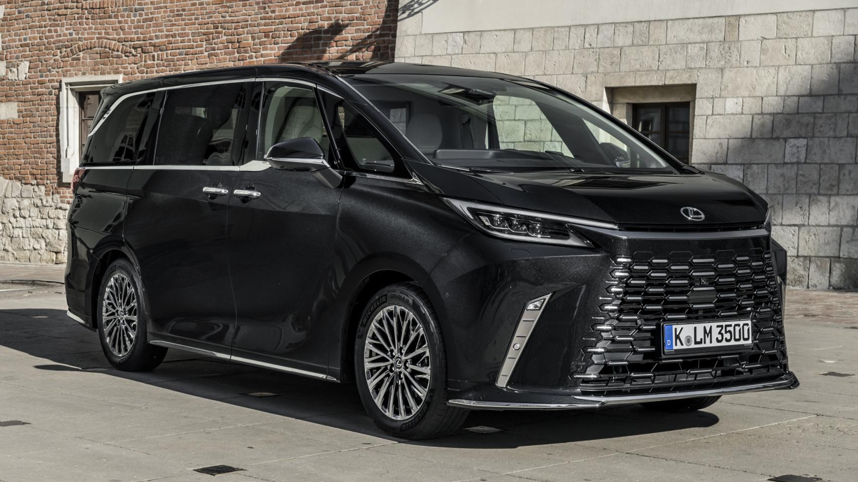 Probamos el Lexus LM: un avión privado sobre ruedas más cómodo que el ...