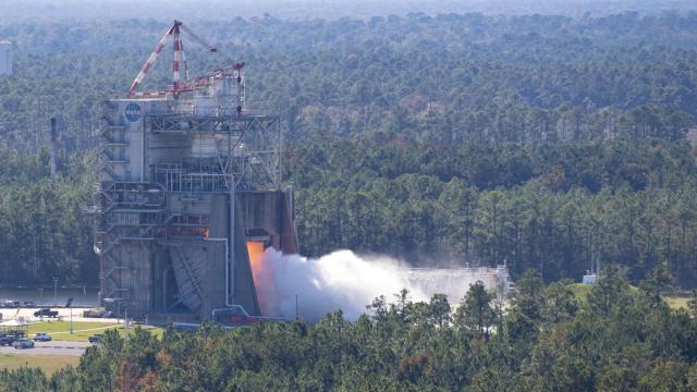 El espectacular vídeo de la NASA probando los propulsores del cohete ...
