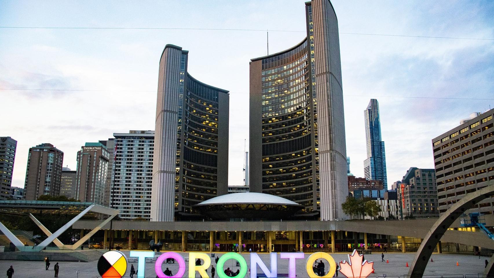 Toronto, capital de Ontario, es la ciudad más grande y más poblada de ...