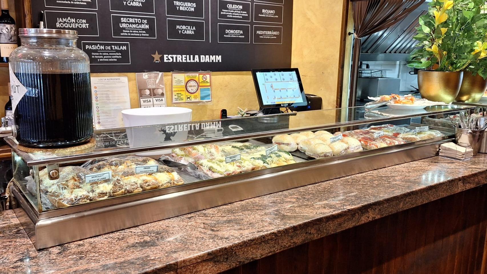 Un conocido bar con casi 60 años de historia y los mejores canapés de ...
